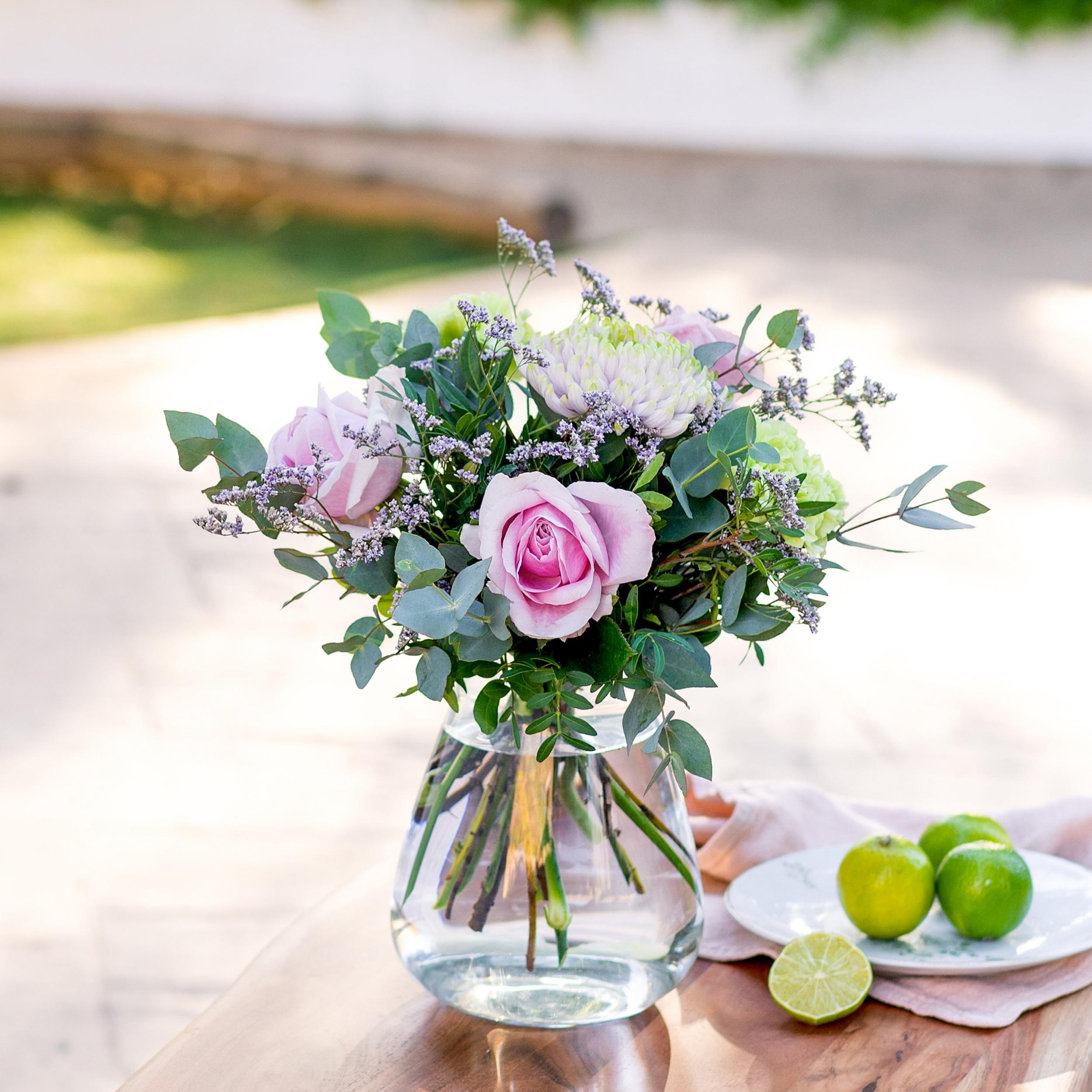 Interflora | Send blomster og gavekurve med levering i dag