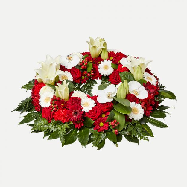 Rundpyntet krans i klassisk stil - rød og hvid | Interflora Danmark